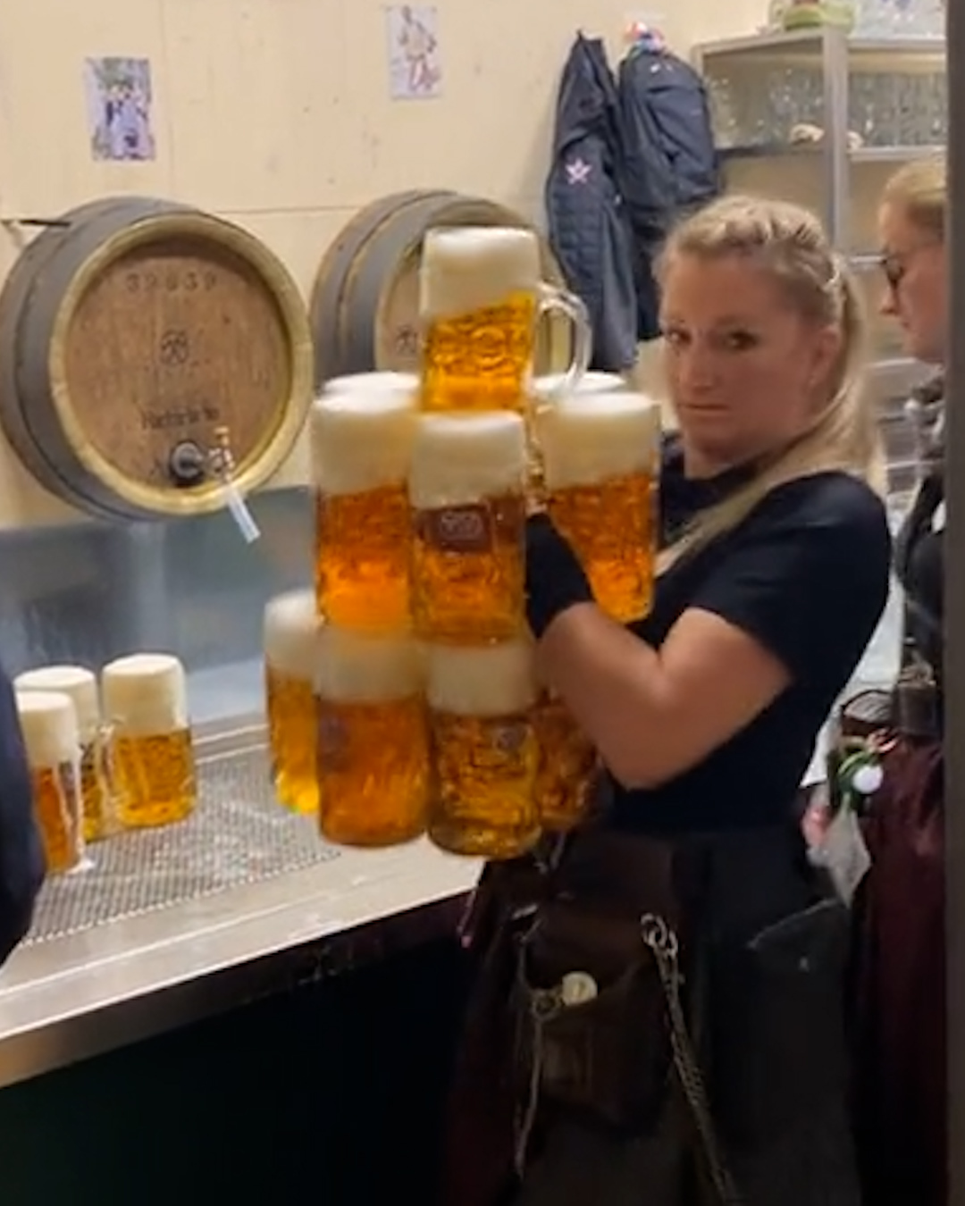 Woman carries impressive amount of beers at Oktoberfest