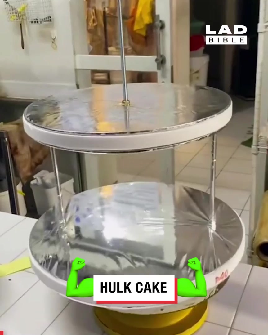 LADbible Video hub - Hulk cake